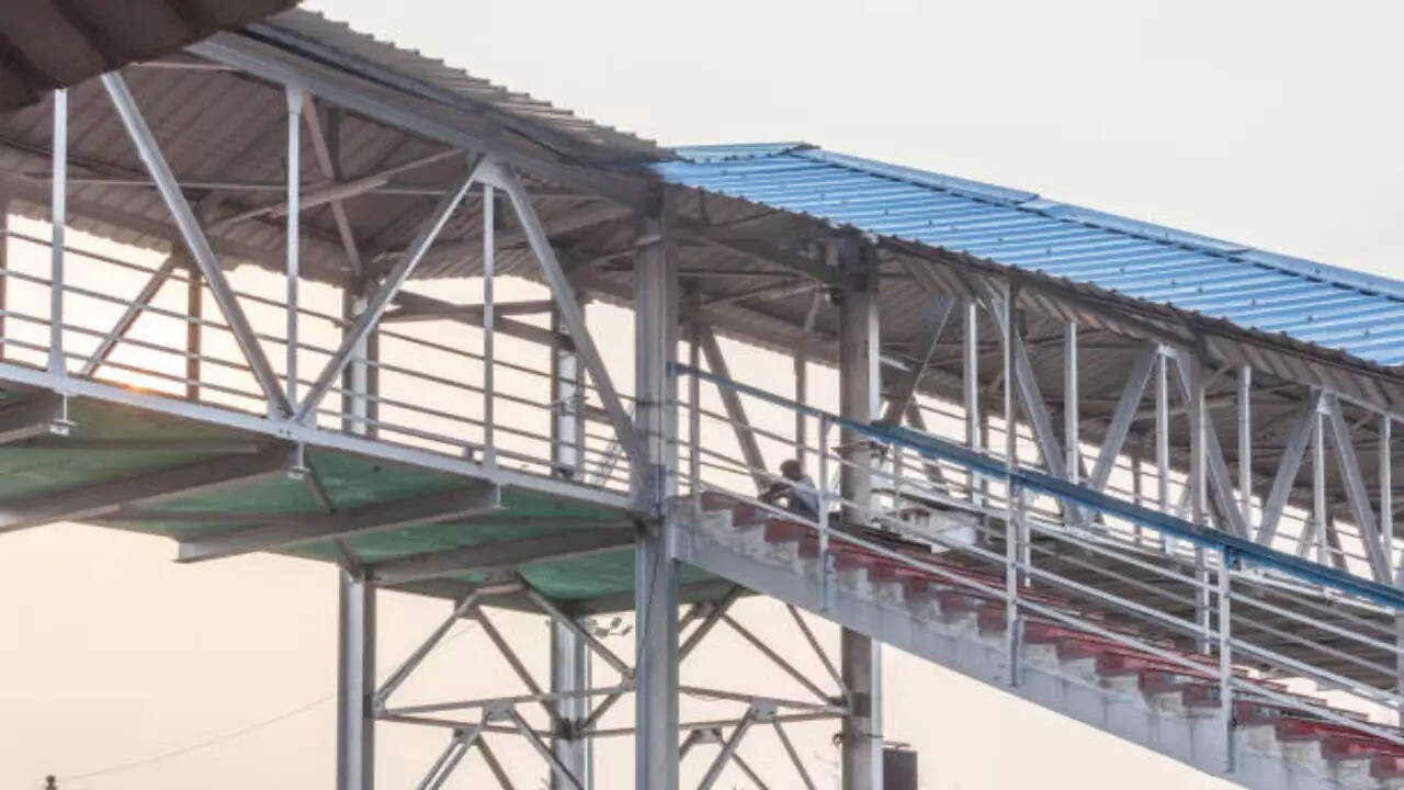 Bengaluru: Work on FOB Between KR Puram Railway Station and Metro ...