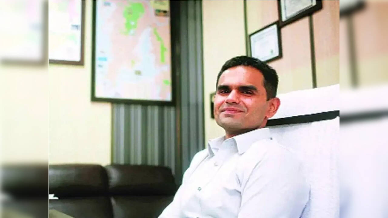 Rs 25 Cr 'Extortion' From Shah Rukh Khan: Ex-NCB Officer Sameer ...