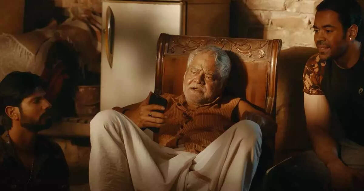 Jogira Sara Ra Ra Full Movie Review and IMDB Ratings: Nawazuddin ...