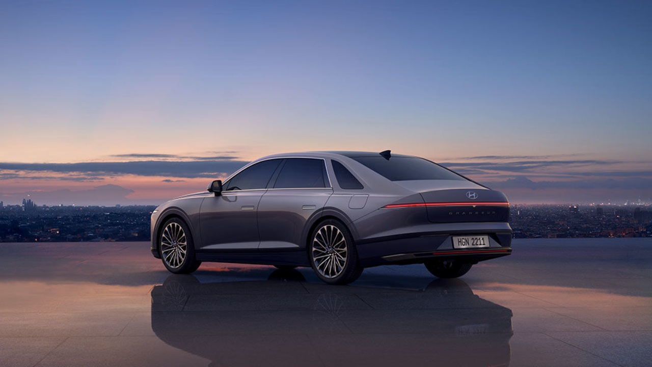 Hyundai Reveals Seventh-Generation Azera Flagship Sedan in Middle East ...