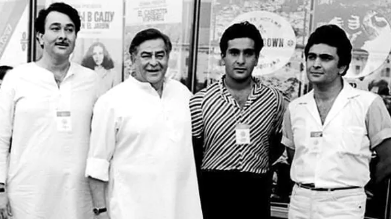Jitendra-Tushaar Kapoor To Mithun-Mimho: 9 Famous Bollywood Dads Whose ...