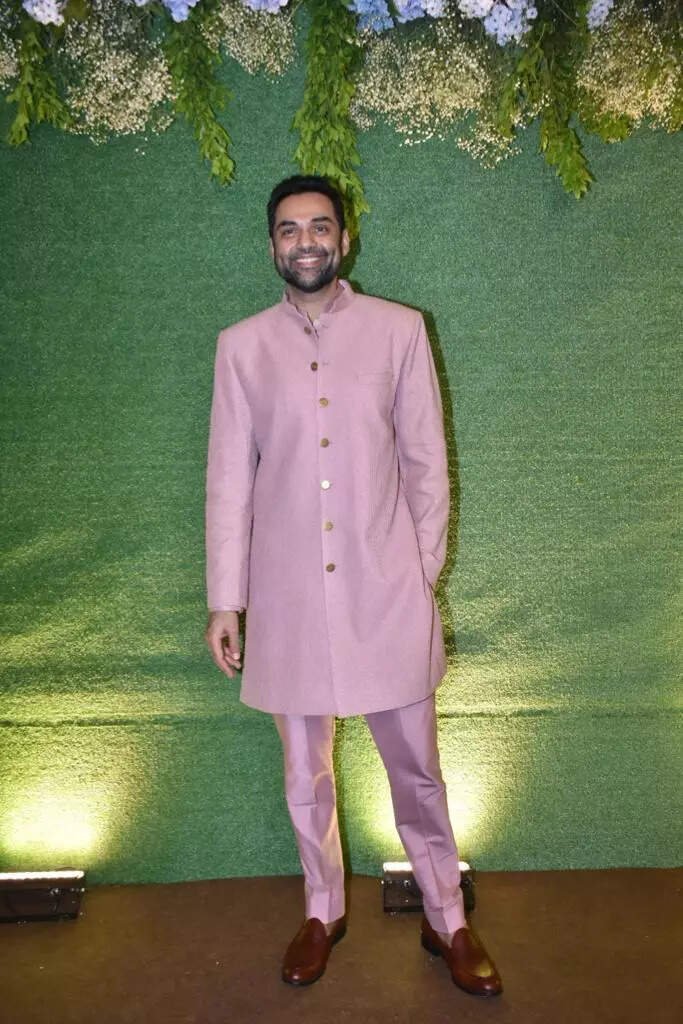 Karan Deol, Drisha Acharya Sangeet: Sunny Deol Dresses As Tara Singh ...