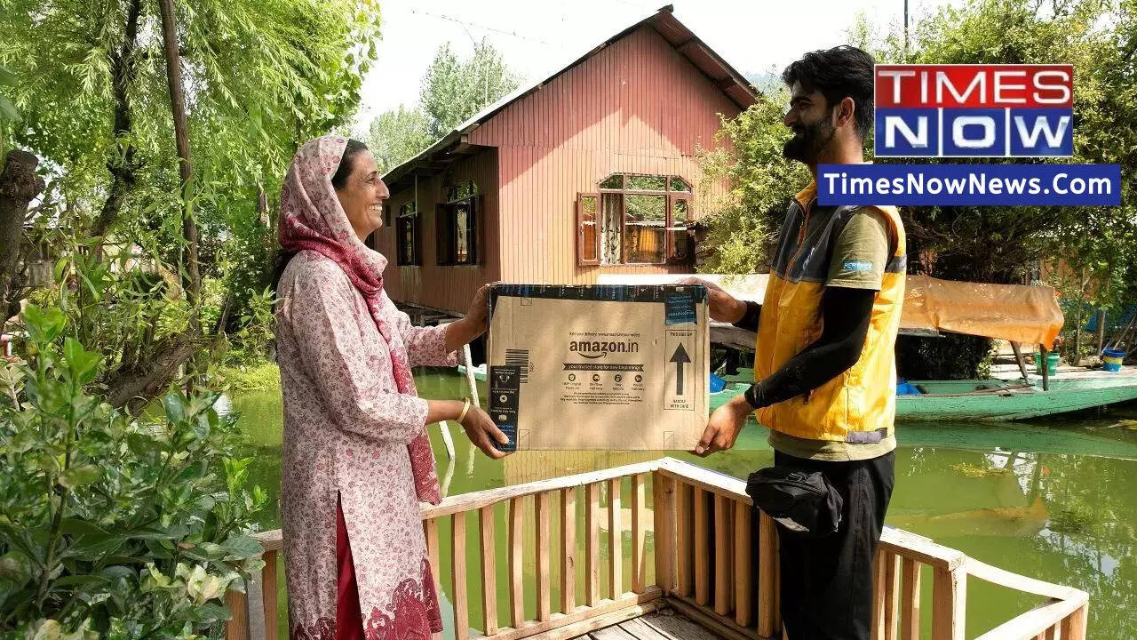 UNIQUE! Amazon’s First-Ever Floating Store! Now, Customers Living On ...