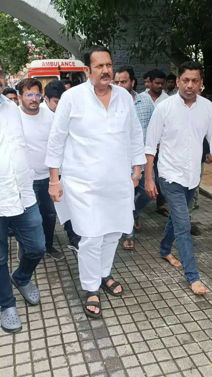 Nitin Desai Funeral: Lagaan Art Director Laid To Rest At ND Studios. Aamir Khan, CM Eknath ...