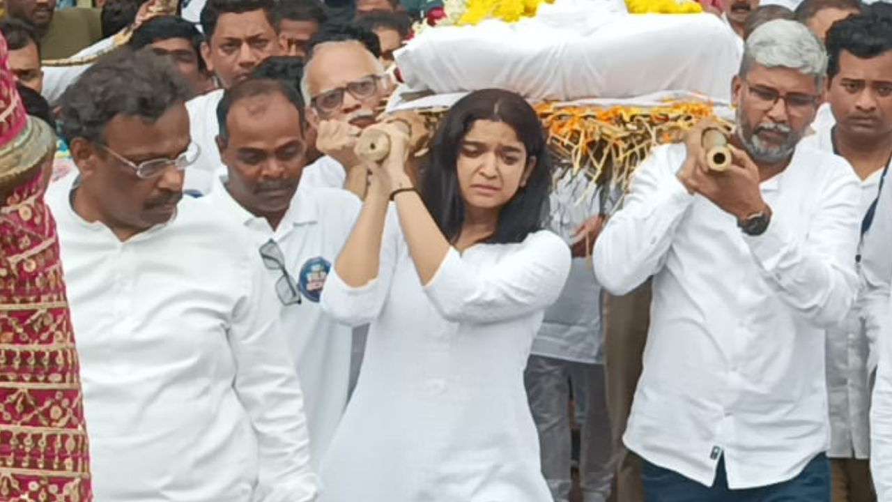 Nitin Desai Funeral: Lagaan Art Director Laid To Rest At ND Studios. Aamir Khan, CM Eknath ...