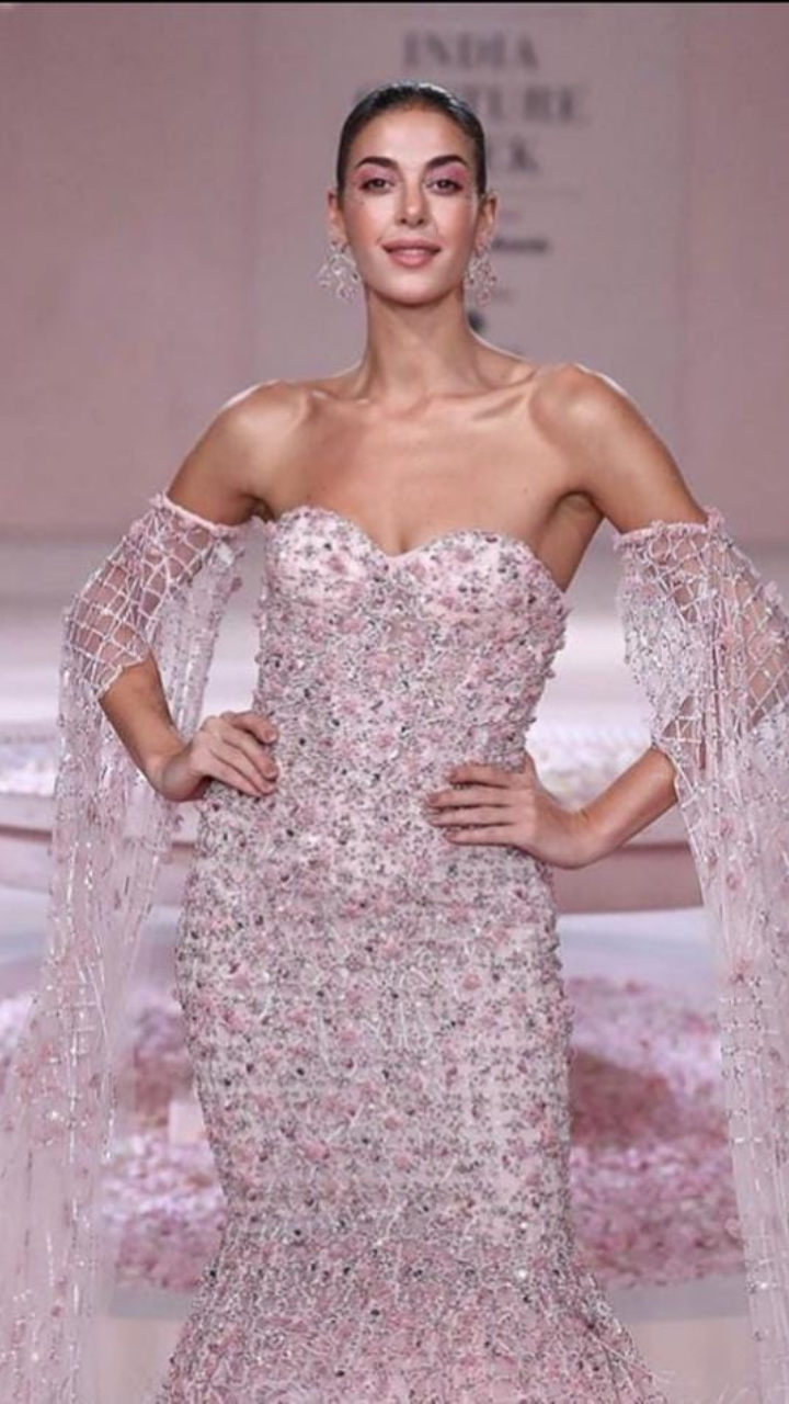 Indian Model Alicia Kaur's Glam Ramp Walk Looks