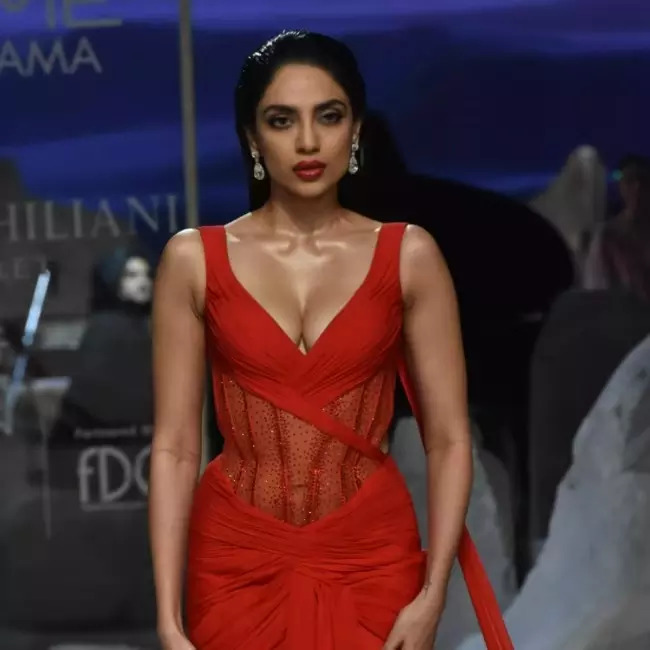 Sobhita Dhulipala's Smoking Hot Looks Prove She Is Made In Heaven