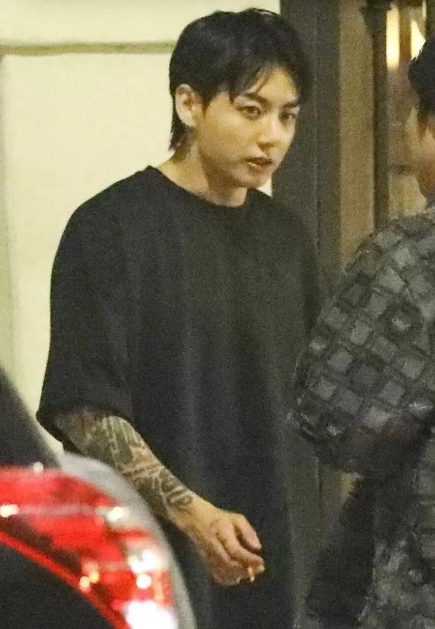BTS' Jungkook Smokes? Viral Pics Of K-pop Idol Holding Cigarette In LA ...