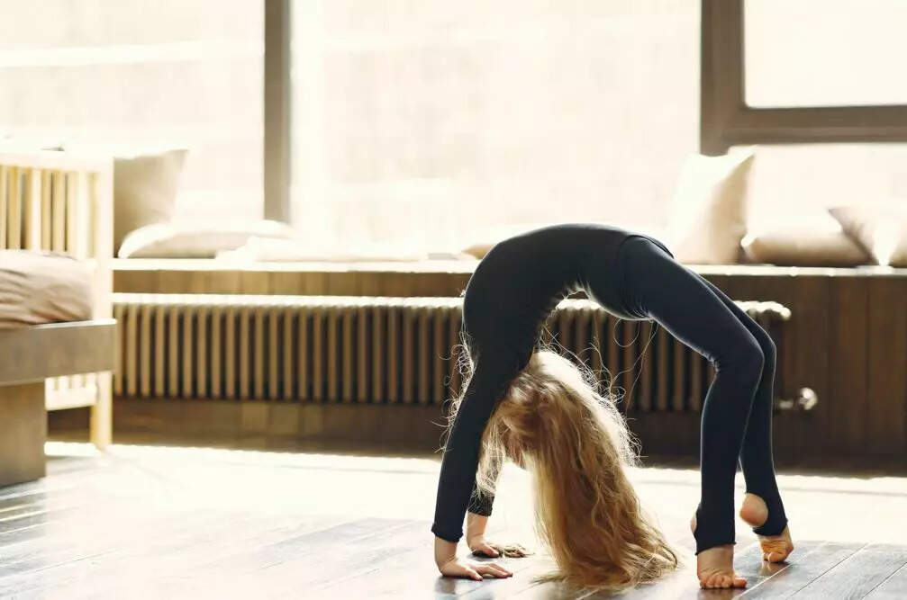 7 Morning Exercises You Can Do Before Stepping Out Of Bed | Fitness ...