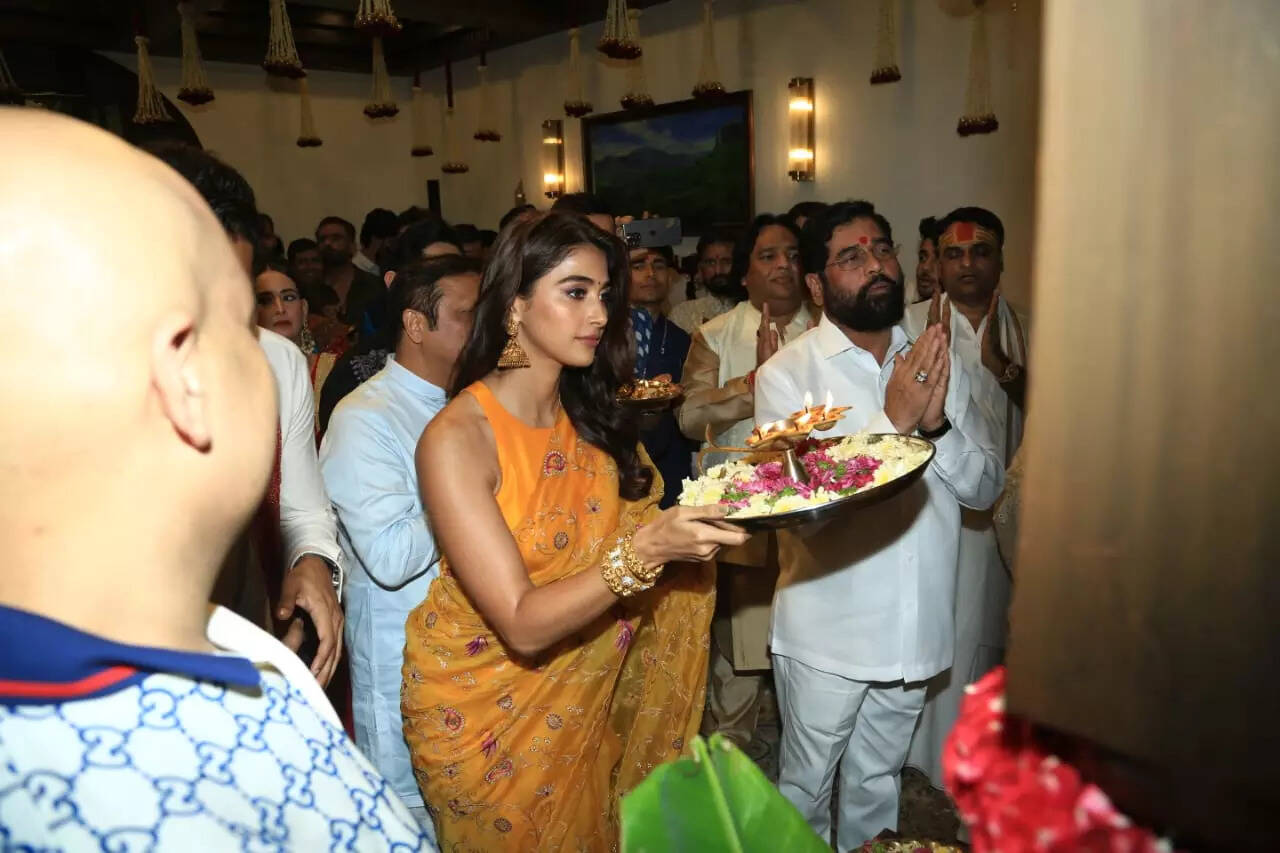 Shah Rukh Khan, Salman Khan And Others Arrive At Maharashtra CM Eknath Shinde’s House For ...