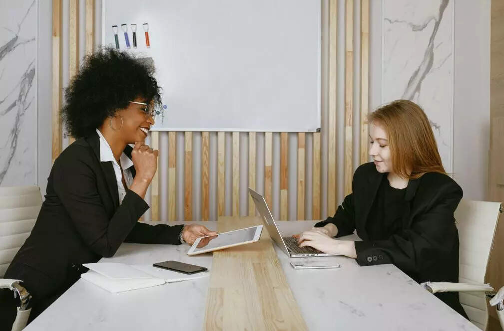 How Keeping Friendship With Your Boss At Work Can Be A Double-Edged ...