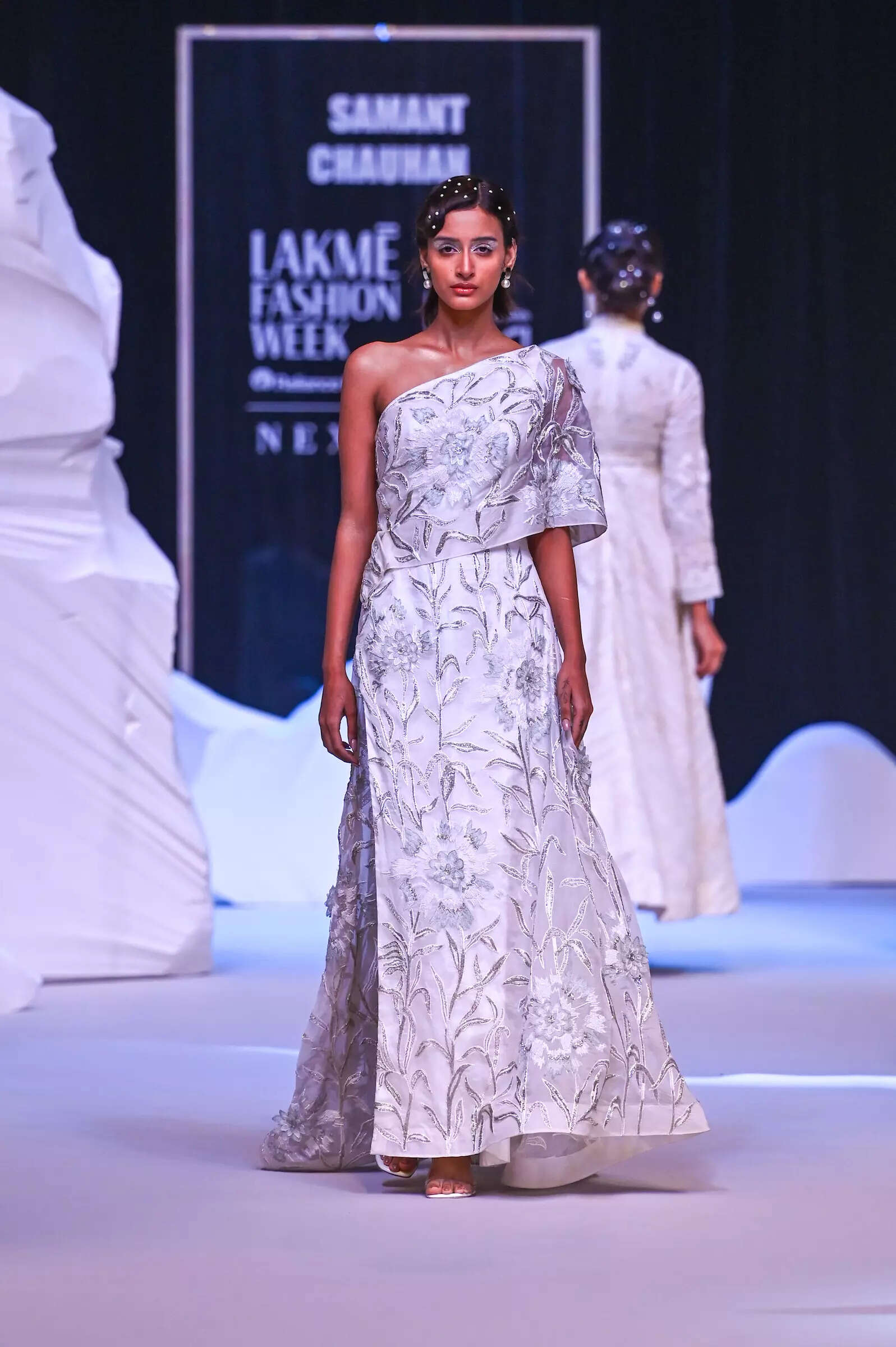 Lakme Fashion Week: Glittering Day 1 Looks That Were Absolutely ...