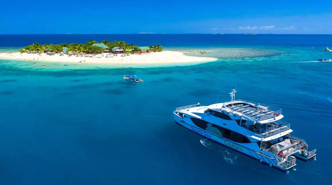 This Tiny Breathtaking Island In Fiji Can Be Covered In Just 10 Minutes ...