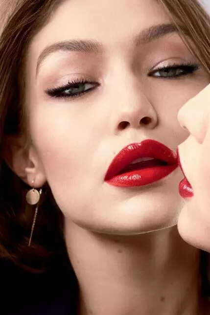 Latex Lips Trend: Know How Celebs Like Deepika Padukone Gloss Their ...