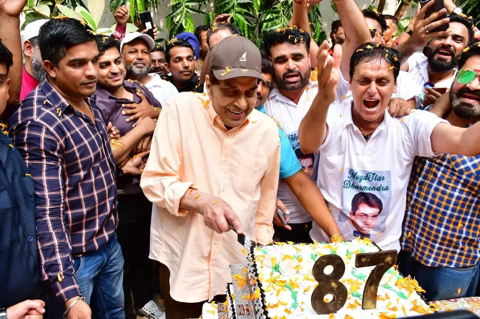 Exclusive! Dharmendra's 88th Birthday: Actor Along With Sons Sunny ...
