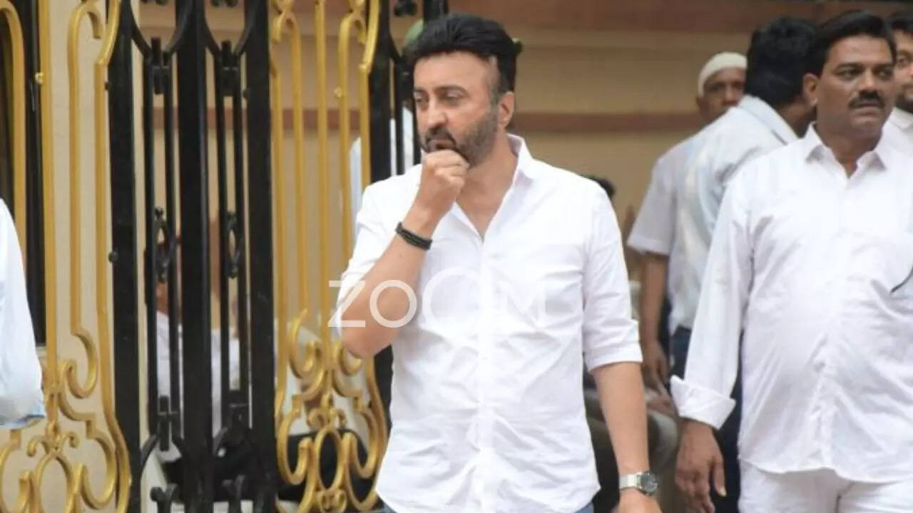 Junior Mehmood Funeral: Johnny Lever, Raza Murad, Sudesh Bhosale And ...