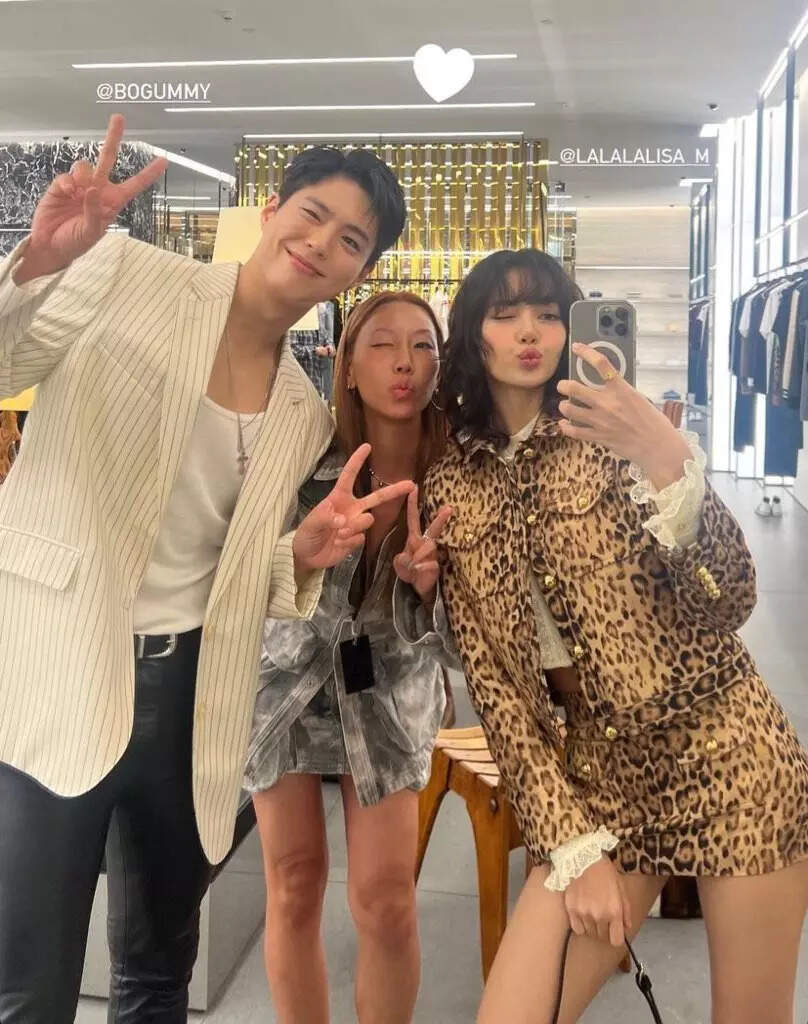 Lisa: Blackpink's Lisa Surprises In 'Bold' Outfit, Reunites With K ...