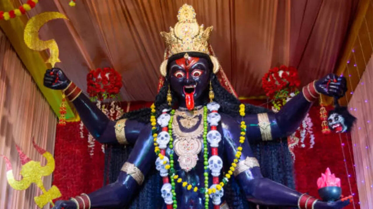 8 Powerful Maa Kali Mantras And Benefits Of Chanting Them