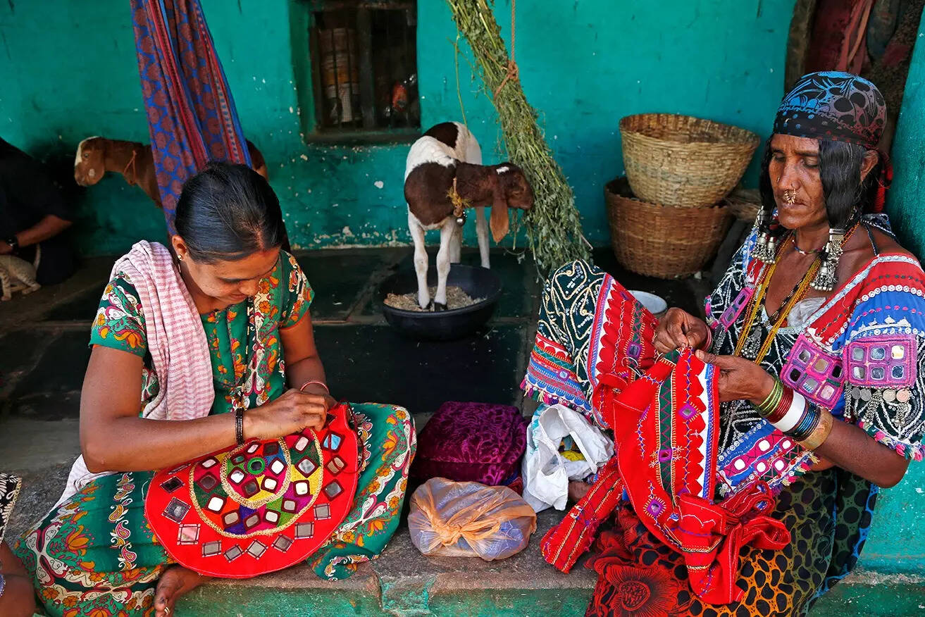 Dastkari Haat Craft Bazaar: Spend Winter Mornings At Dastkari Haat Samiti’s 38th Craft Bazaar In ...