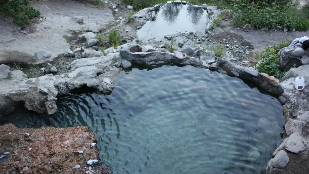 Exploring Bhutan Aka Shahid Kapoor, Mira Rajput's New Year Holiday ...