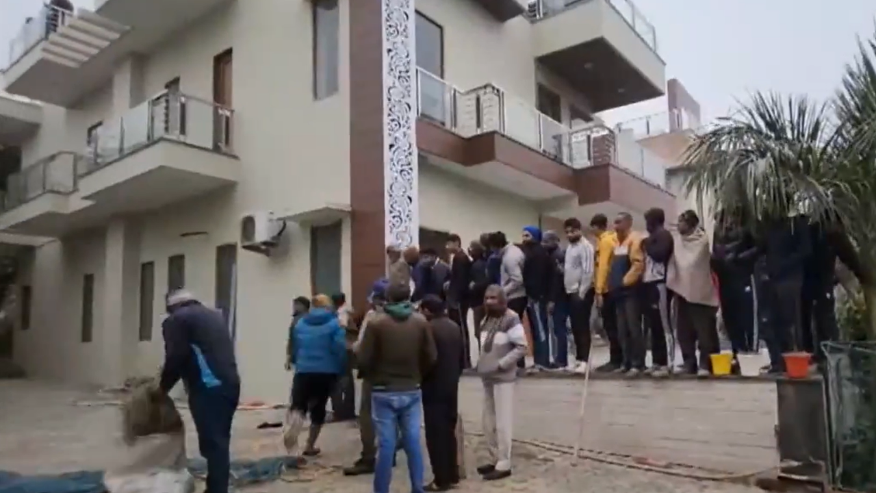 Leopard In Gurgaon: Leopard Enters Home in Gurugram Village, Injures ...