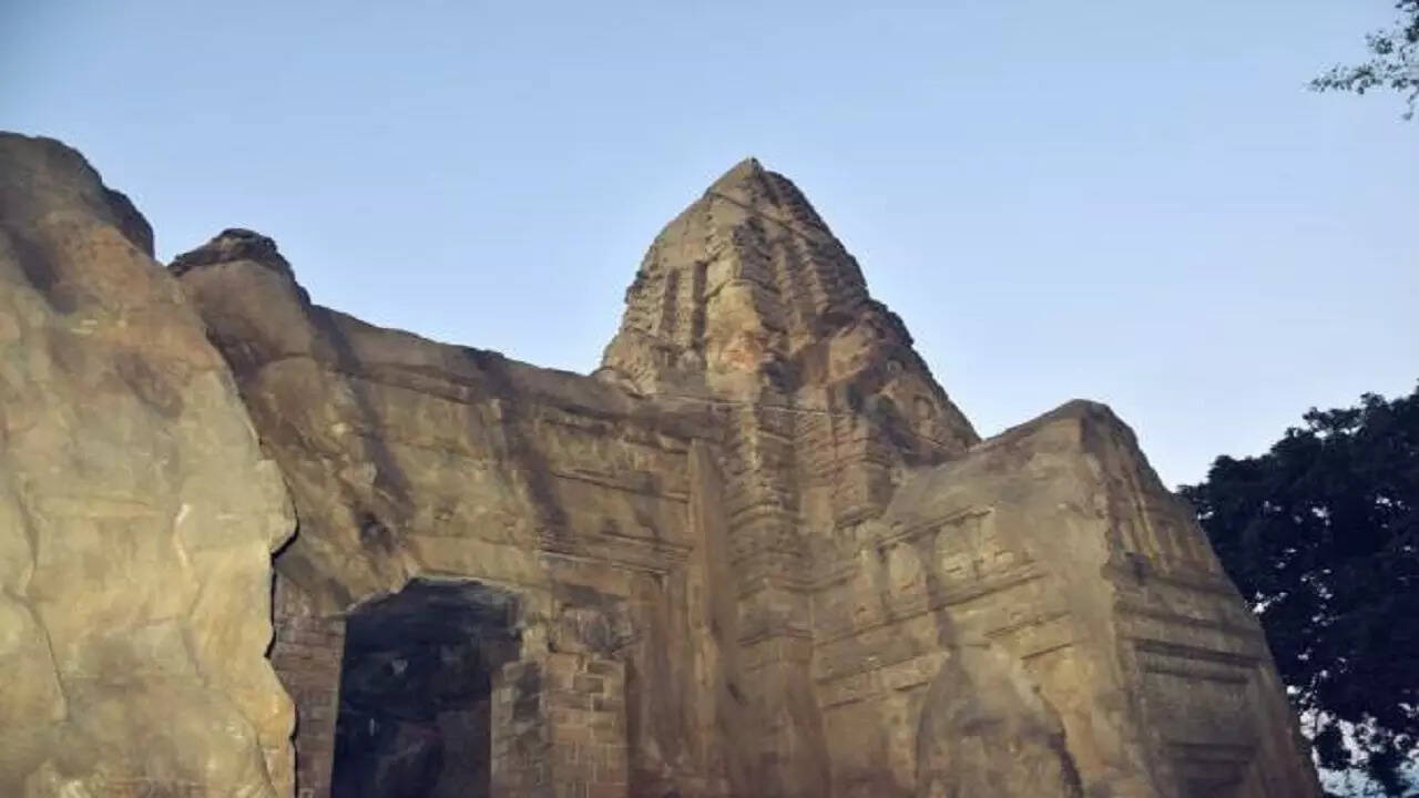 10 Fascinating Facts about the Masroor Rock Cut Temple