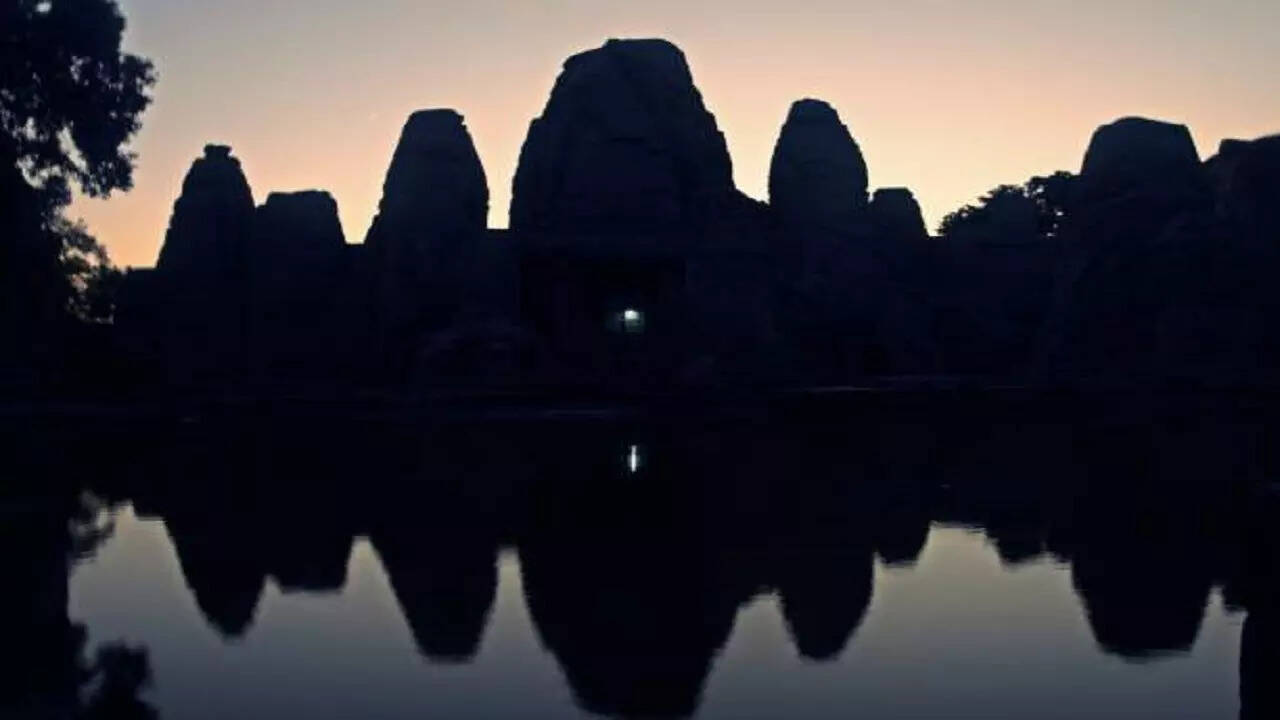 10 Fascinating Facts about the Masroor Rock Cut Temple