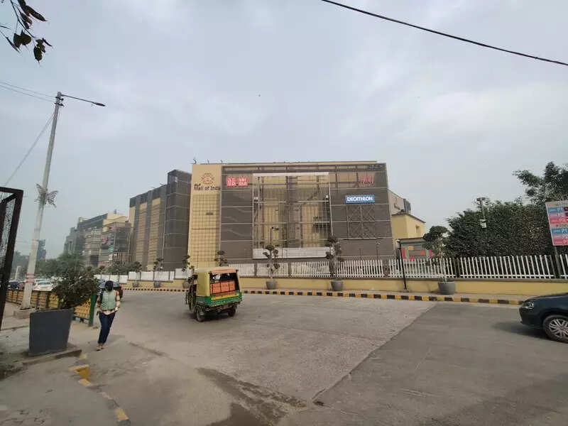 Realme 12 Pro Review: Looks Above Everything Else | Technology ...