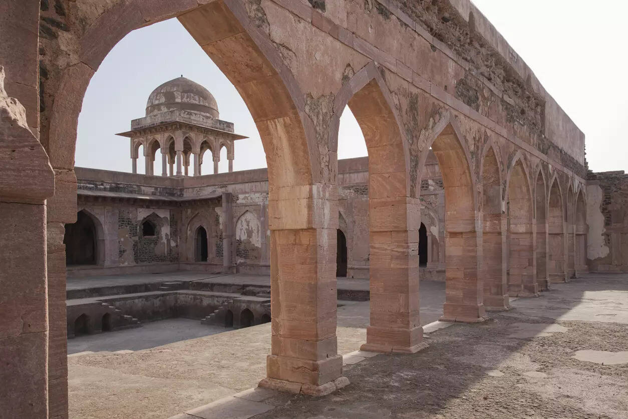 Best Places To Visit in Madhya Pradesh| Mandu: This Ancient Fort City ...