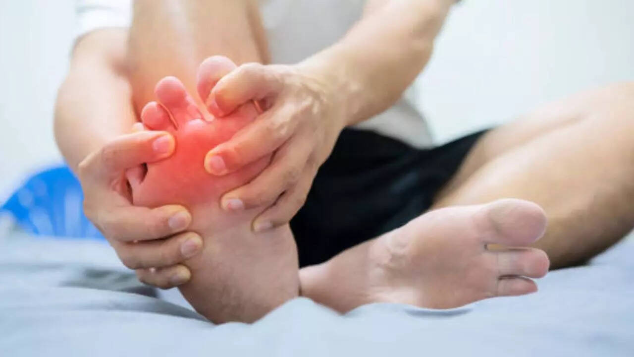 High Cholesterol: Watch Out For Leg Cramps Or Spasms As First Signs