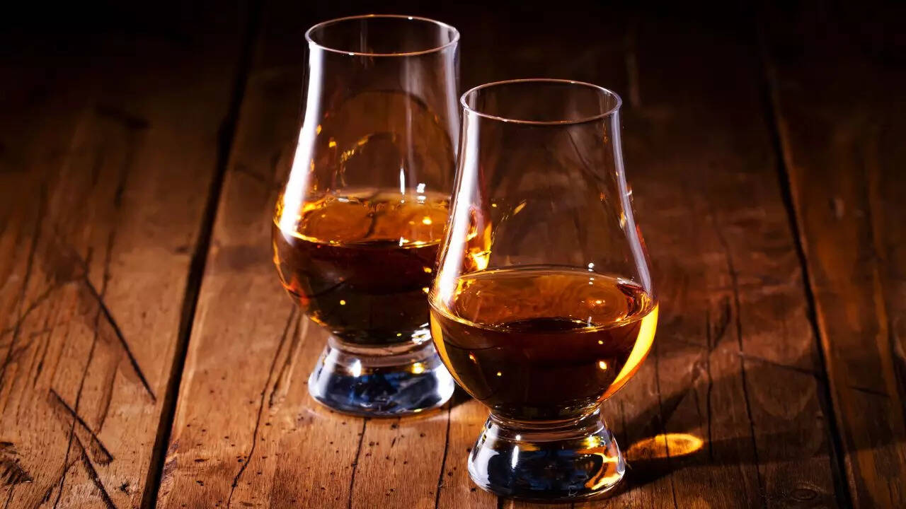 Whiskey Glasses | 7 Types Of Glasses All Whiskey Lovers Need In Their ...