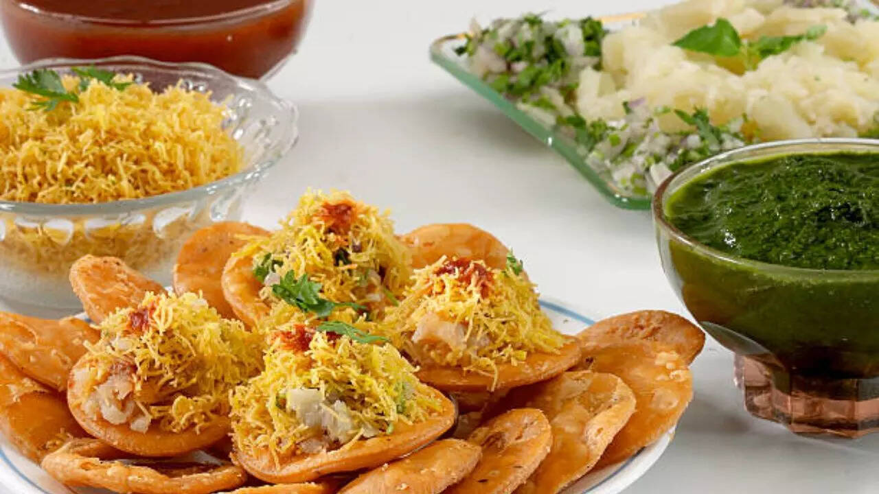 Holi Special Foods 2024 : 8 Varieties of Chaats From Sev Puri To Jhal ...