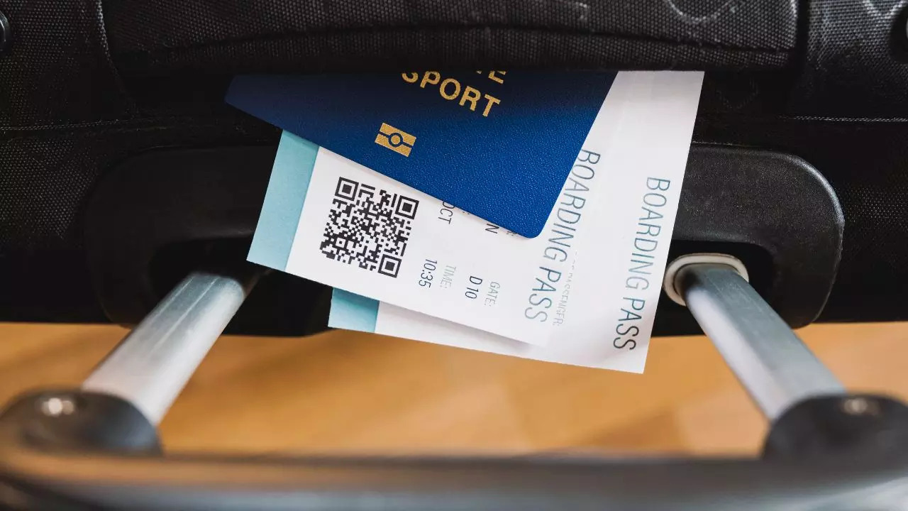 How to Book Cheaper Flight Tickets: Tips And Tricks To Book Cheaper ...