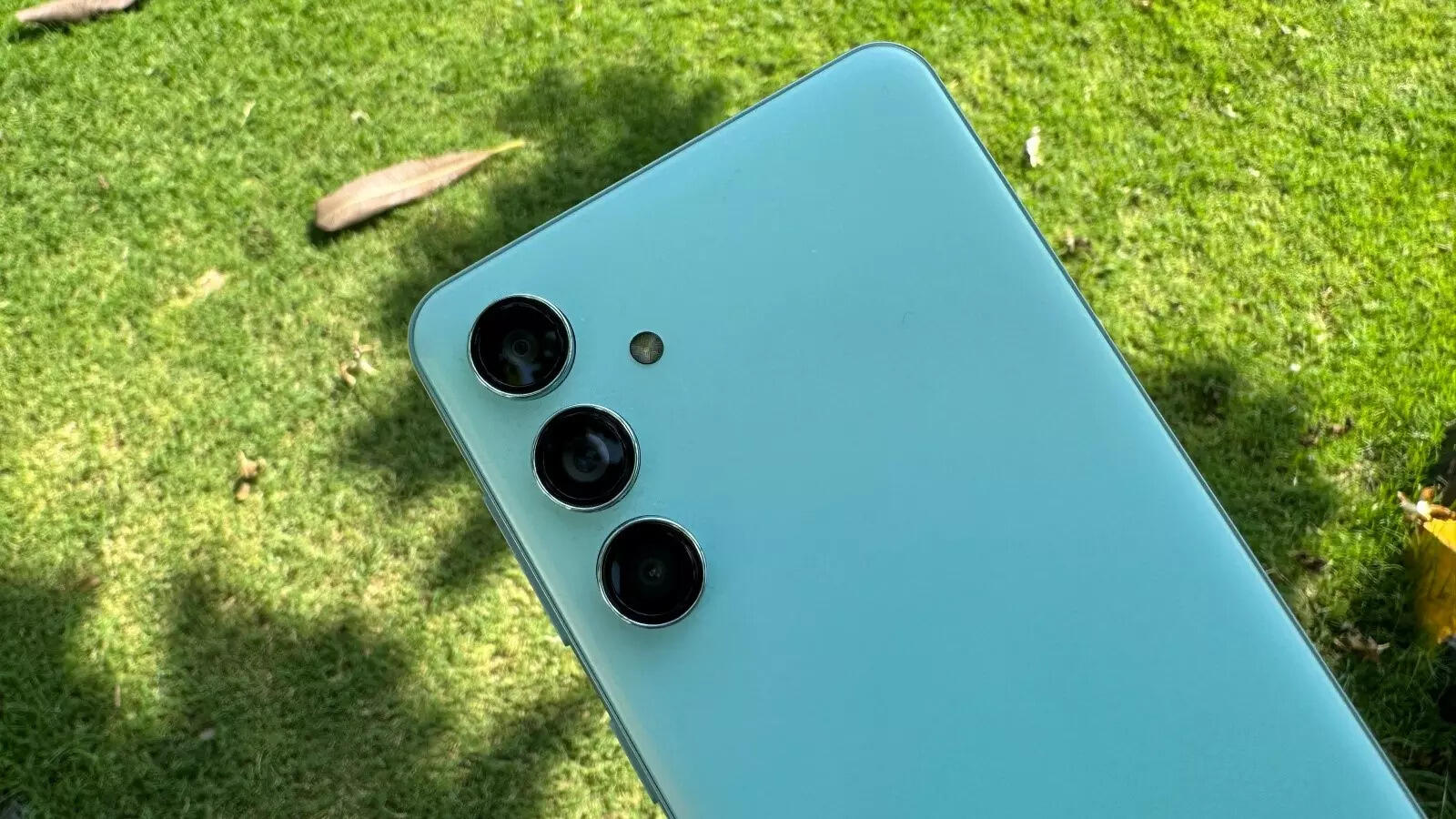 Samsung Galaxy M55 Review: 3 Reasons To Buy, 2 Reasons To Skip ...