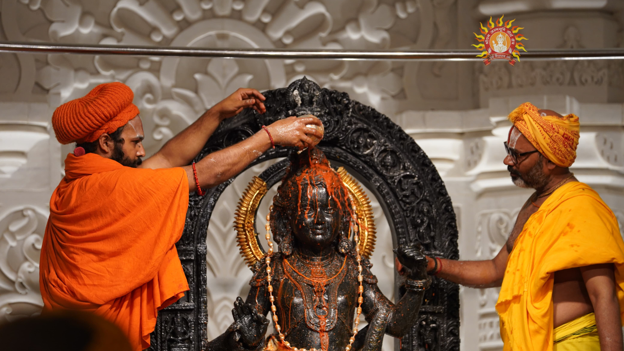 VIDEO | 'Divya Abhisheka' And 'Shringar' Of Ram Lalla On Ram Navami In ...