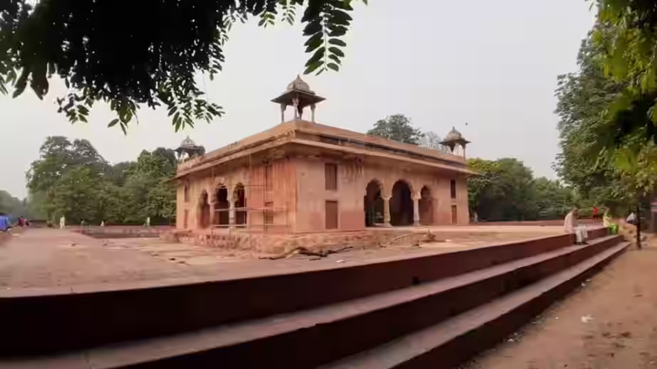 8 Hidden Monuments In Delhi For A Heritage Walk