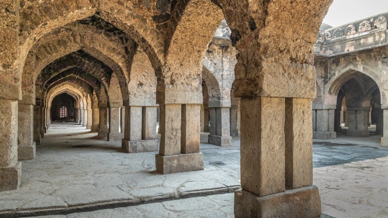 8 Hidden Monuments In Delhi For A Heritage Walk