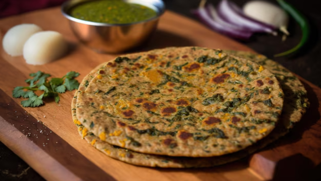 Gujarati Thepla Recipe: A Protein-Rich Perfect Breakfast Staple to Make ...