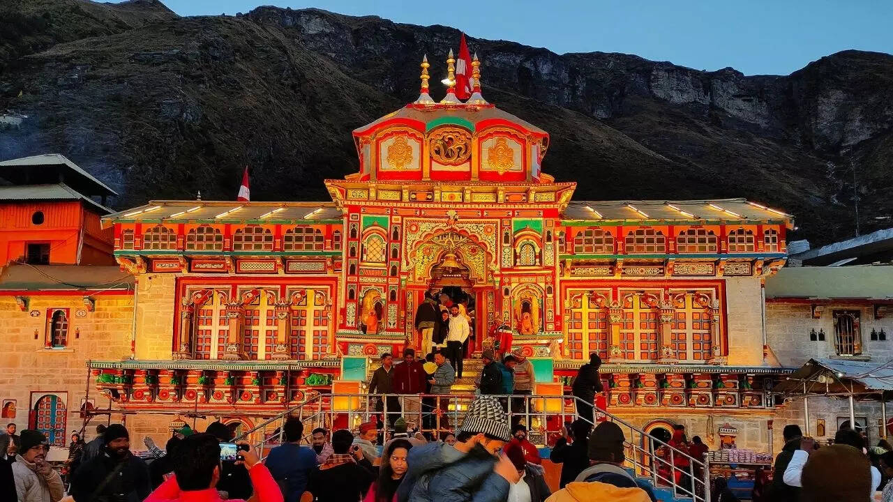 विश्वास बसणार नाही एवढी सुंदर जागा आहे 'व्हॅली ऑफ फ्लॉवर्स', एकदा नक्की ...