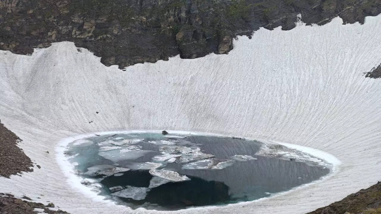 Roopkund Trek: This Indian Lake in Uttarakhand Has A 'Skeleton' Secret ...