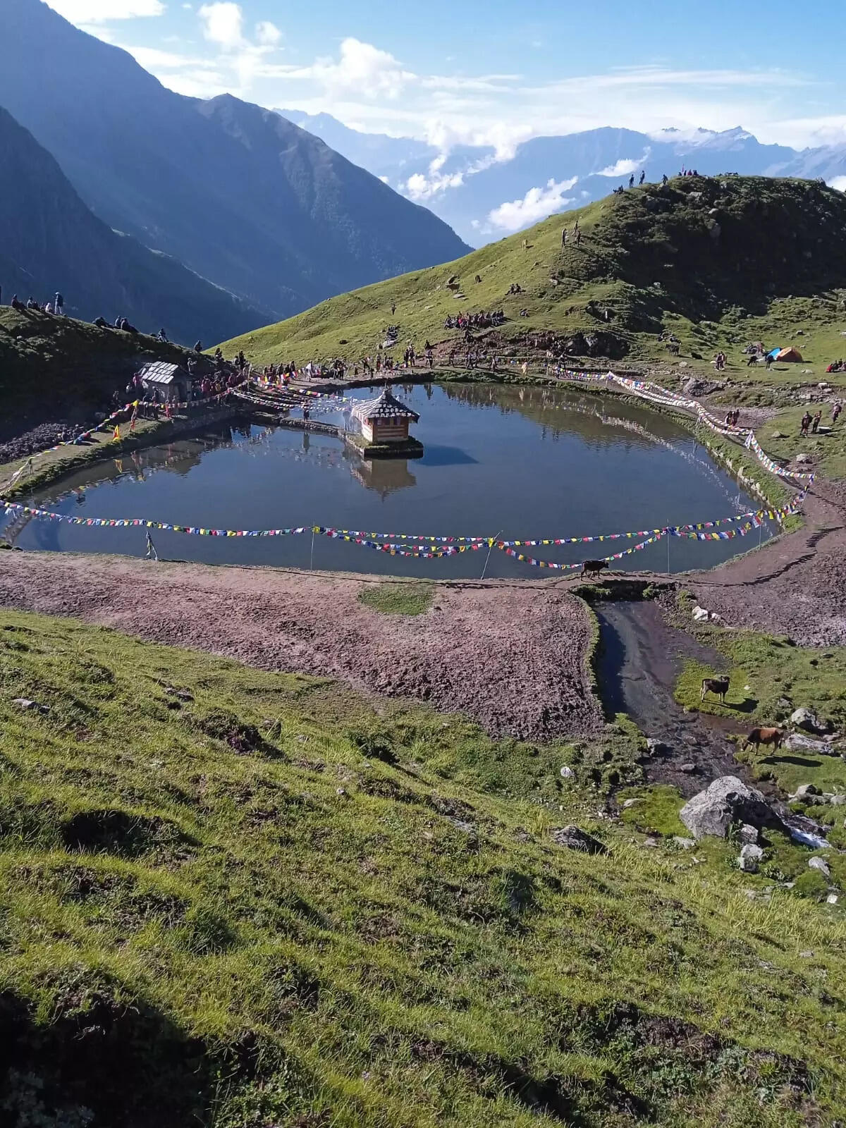 The World's Highest Krishna Temple Is Located In The Middle Of A Lake ...