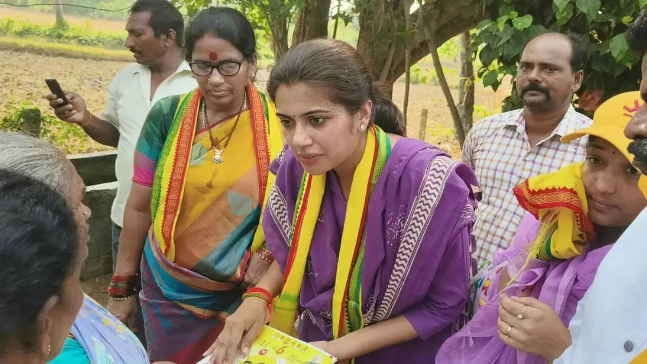 'Beti Humara Aisa Naam Karegi': South Leaders' Daughters Making Papa's ...