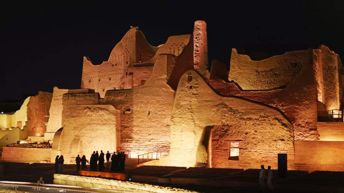 Saudi Arabia: A 5-Day Itinerary To Discover The Magic of Middle East ...