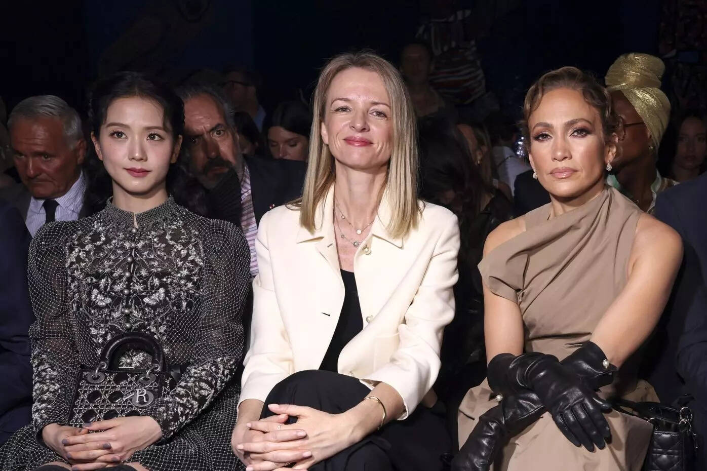 Blackpink's Jisoo Stuns With Her Doll-Like Visuals At Paris Fashion ...