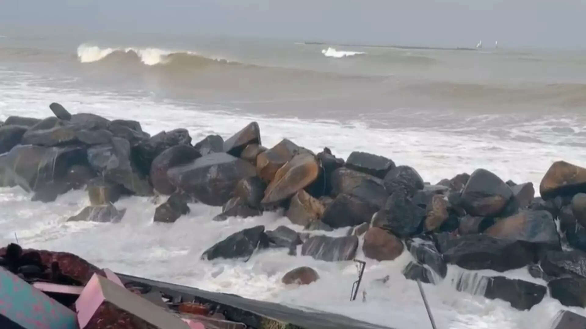 Mangalore Rain Live Photo's: ಮಂಗಳೂರಿನಲ್ಲಿ ಭಾರೀ ಮಳೆಗೆ ಒಟ್ಟು 7 ಜನರ ಸಾವು ...