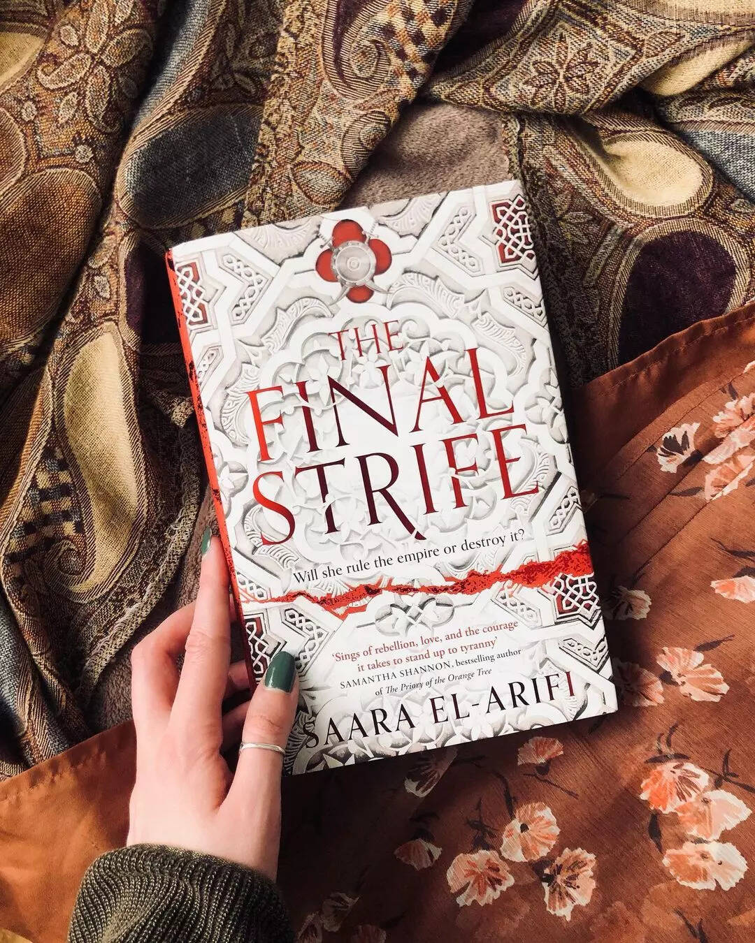 Romantasy Books To Read: 10 Captivating New Romantasy Novels to Immerse ...