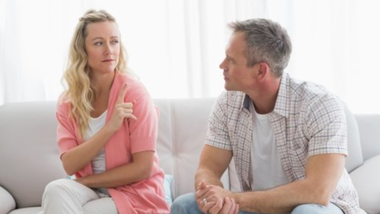 Relationship Tips: 8 Signs That Your Partner Is Not Emotionally ...