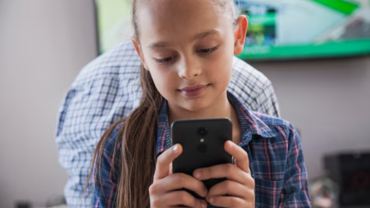 7 Cell Phone Rules All Parents Should Enforce on Their Teenagers ...