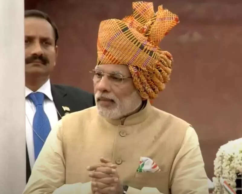 78th Independence Day: PM Modi Wears Orange-Green Leheriya Turban for ...