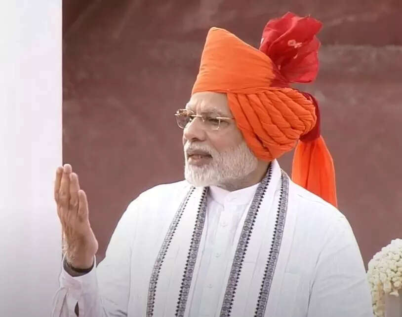 78th Independence Day: PM Modi Wears Orange-Green Leheriya Turban for ...